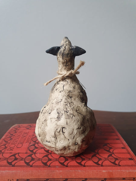 Sam Toft ceramic dog sculpture '#81 Big Bottom Doris' – Panter and Hall